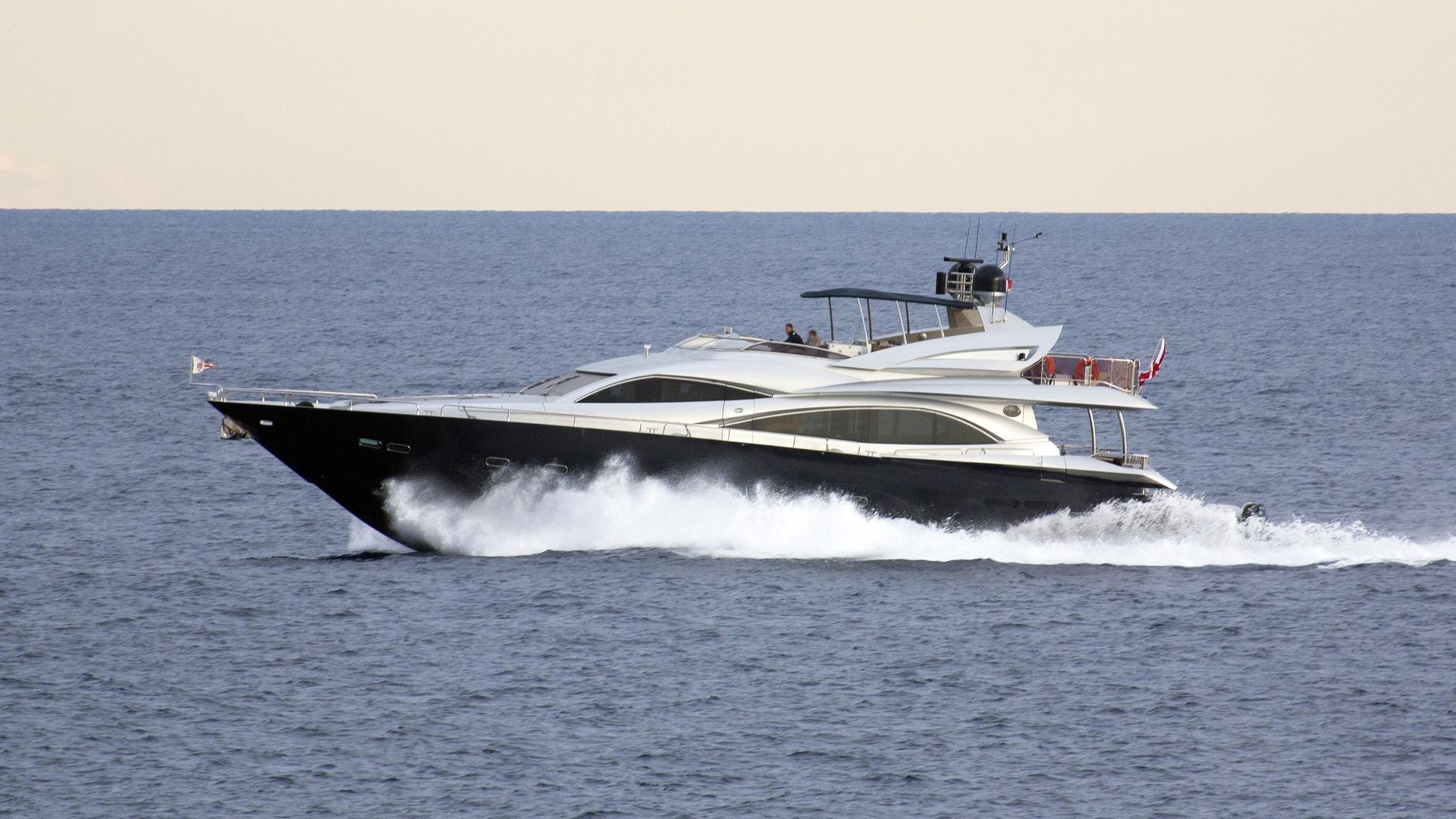 Mr. Sea yacht (Sunseeker, 27.71m, 2009)